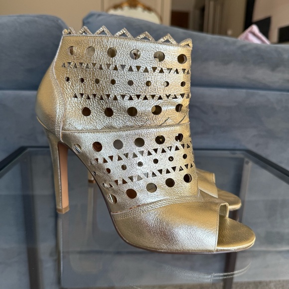 Oh Deer! | Shoes | Metallic Gold Laser Cut Heels | Poshmark